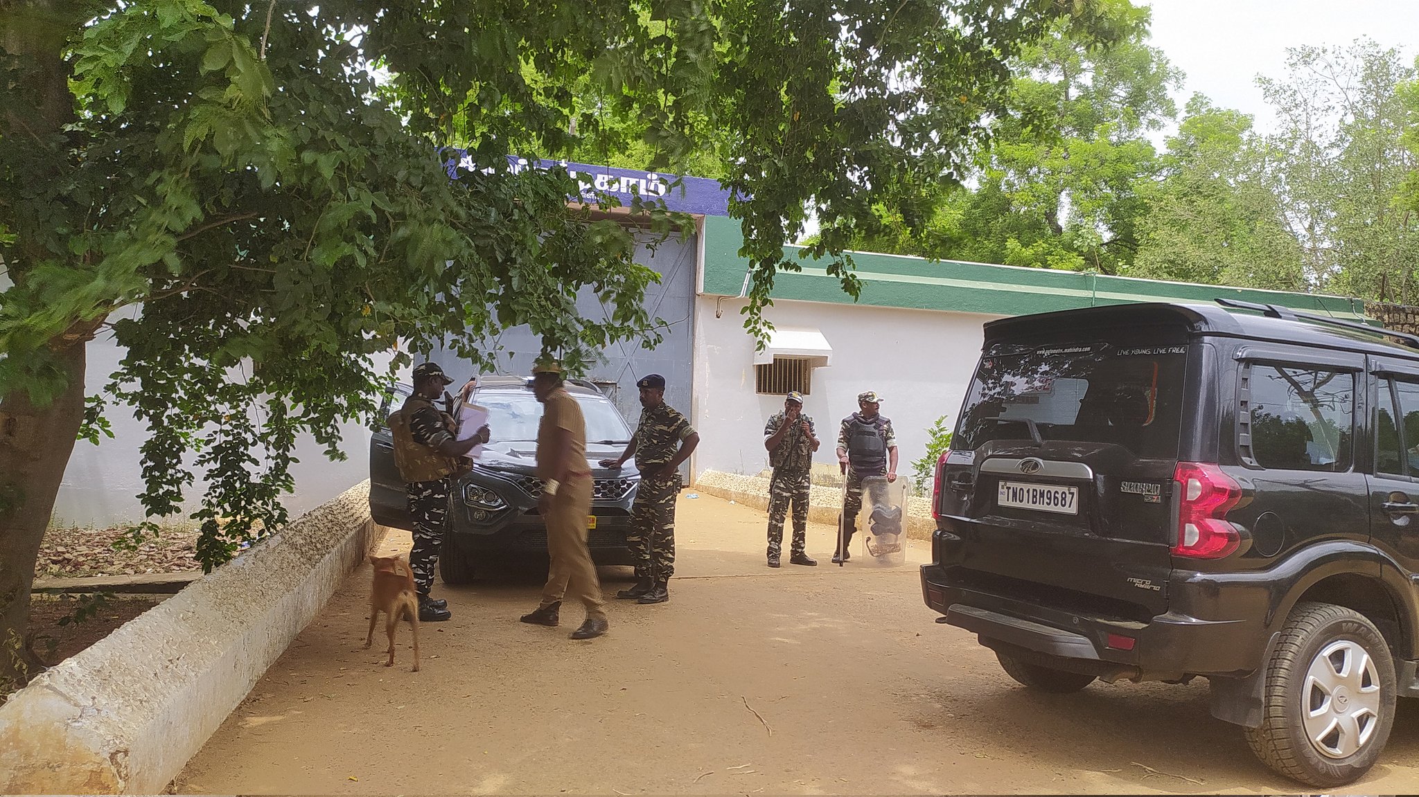 Tamil Nadu: Police raid Trichy special camp, seize 50 mobiles from 12 ...