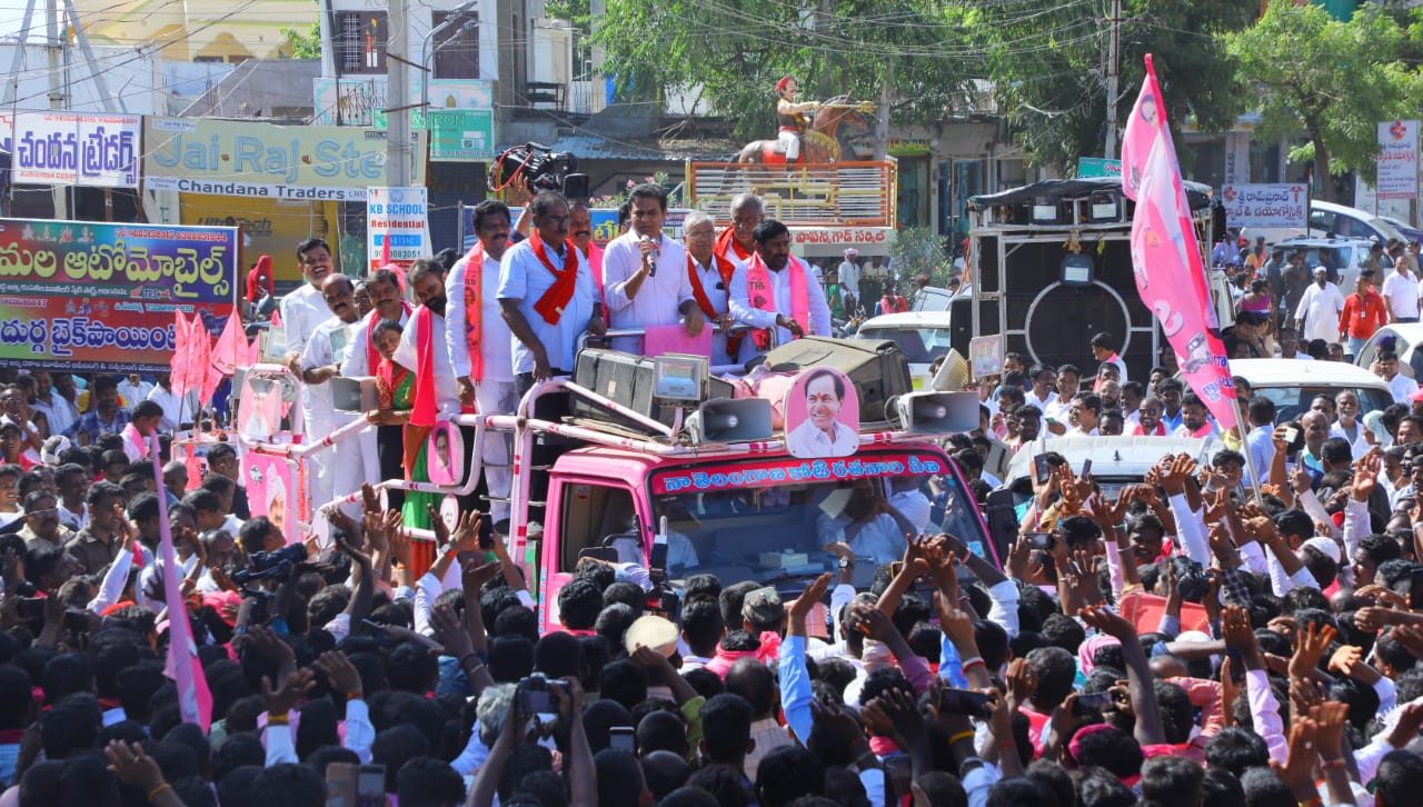 KTR woos weavers as BJP continues to strengthen position in Munugode by ...