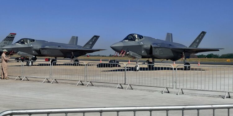 Aero India: USAF displays prowess of 5th gen F-35; Defence Minister ...