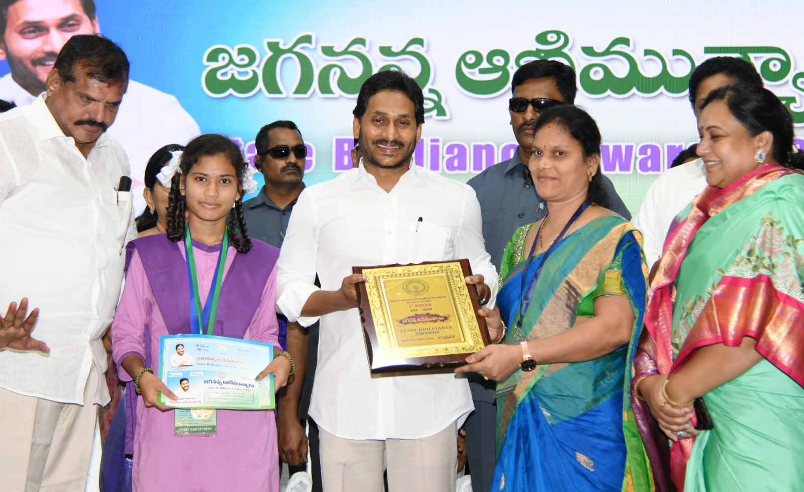 Jagan urges Andhra Pradesh students to aim for the stars and rule the world - The South First