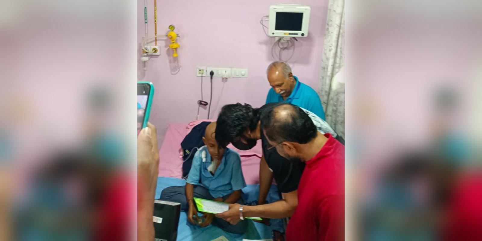 Kichcha Sudeepa fulfils the wish of a nine-year-old girl battling ...
