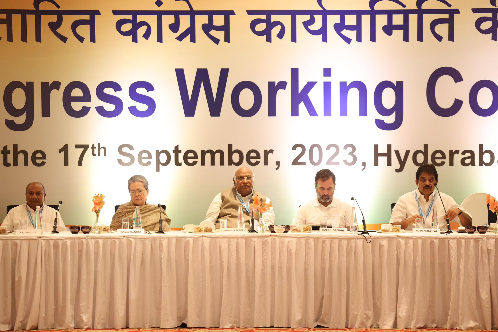 Ousting BJP is fitting tribute to Mahatma Gandhi, says Kharge at CWC ...