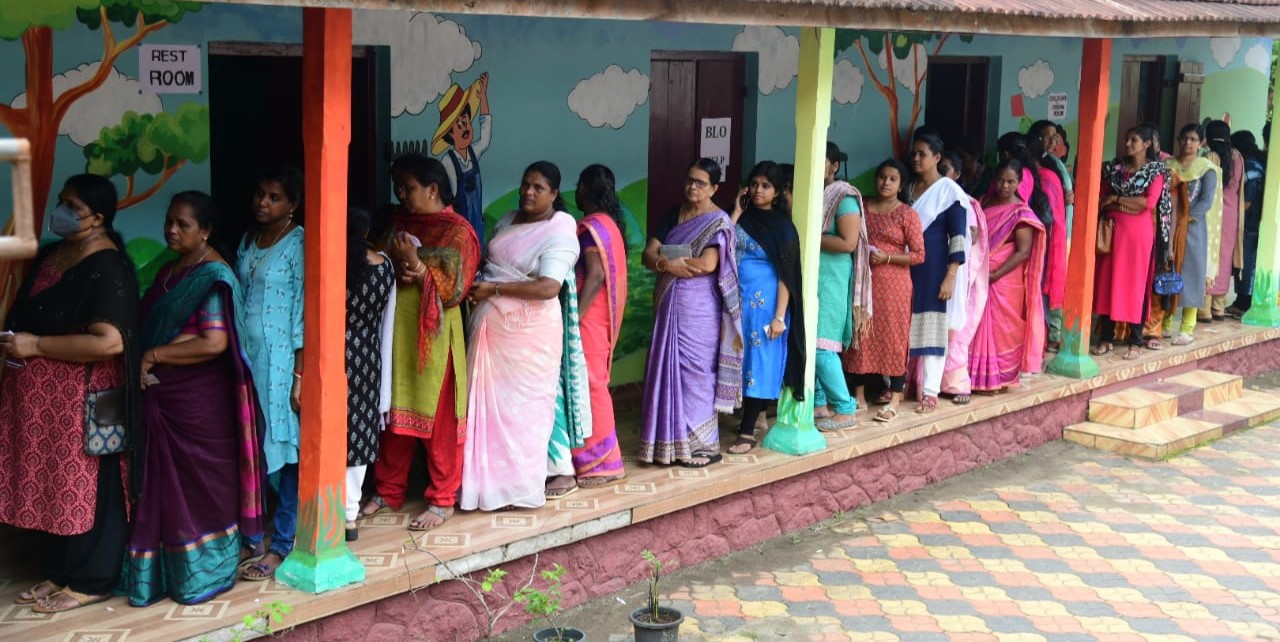 Puthuppally byelection witnesses 72.91% turnout: Congress accuses LDF ...