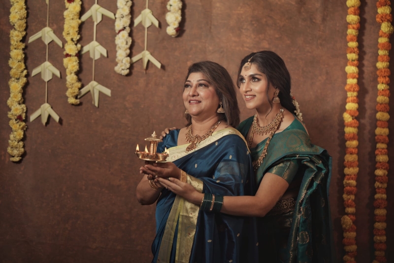 Malashree celebrating Diwali with her daughter Aradhanaa Ram - The ...