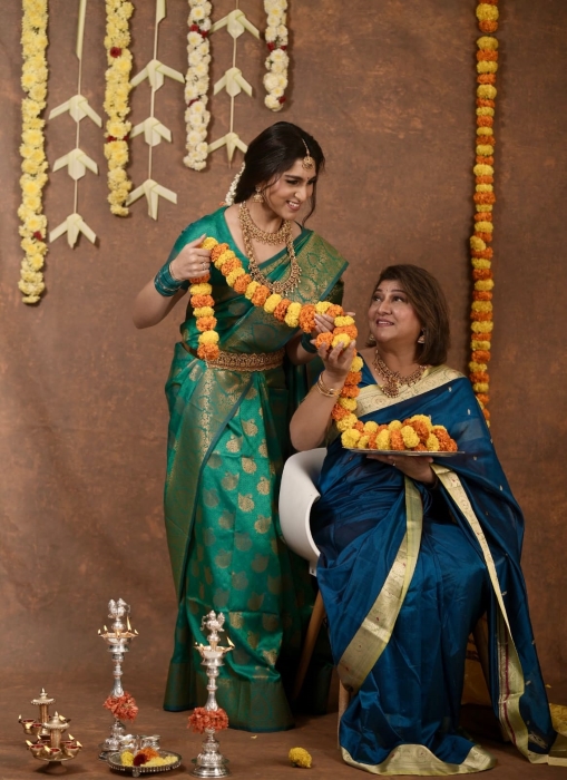 Malashree celebrating Diwali with her daughter Aradhanaa Ram - The ...
