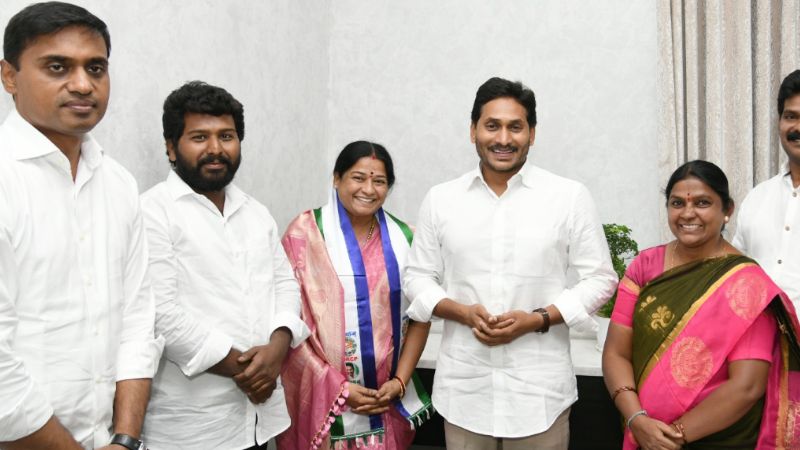 Former BJP MP J Shantha joins YSRCP, set to contest Hindupur seat in ...